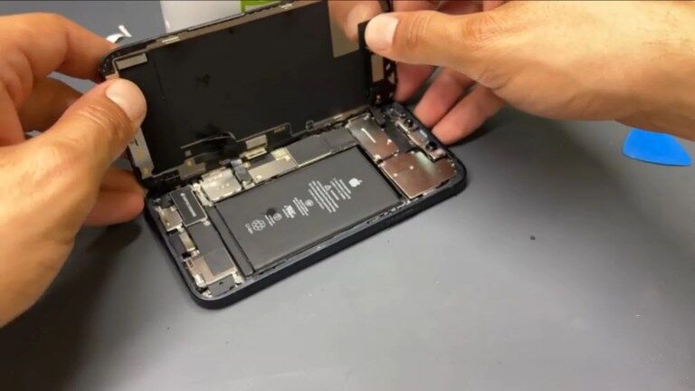 Gadgetclub| When & Why to Replace iPhone 12 Charging Port